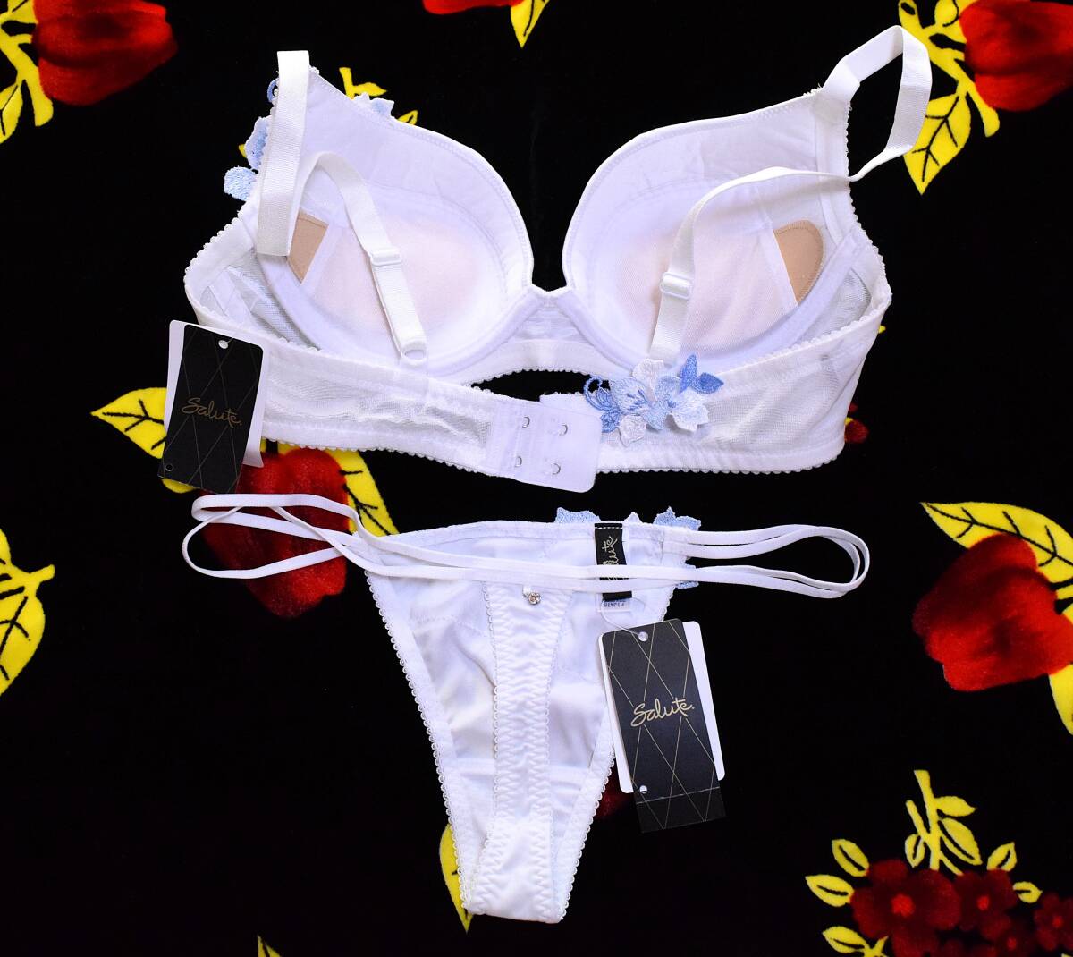 Yahoo!オークション - 新品・タグ付き ワコール サルート 75G・キュ...