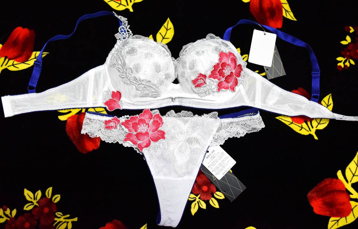 Yahoo!オークション - 新品・タグ付き ワコール サルート 86G・リボ...