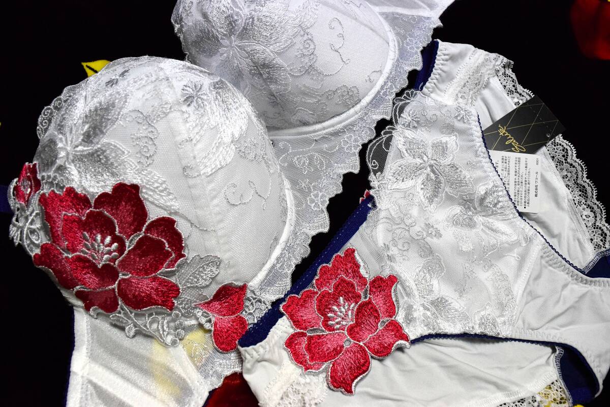 Yahoo!オークション - 新品・タグ付き ワコール サルート 86G・リボ...