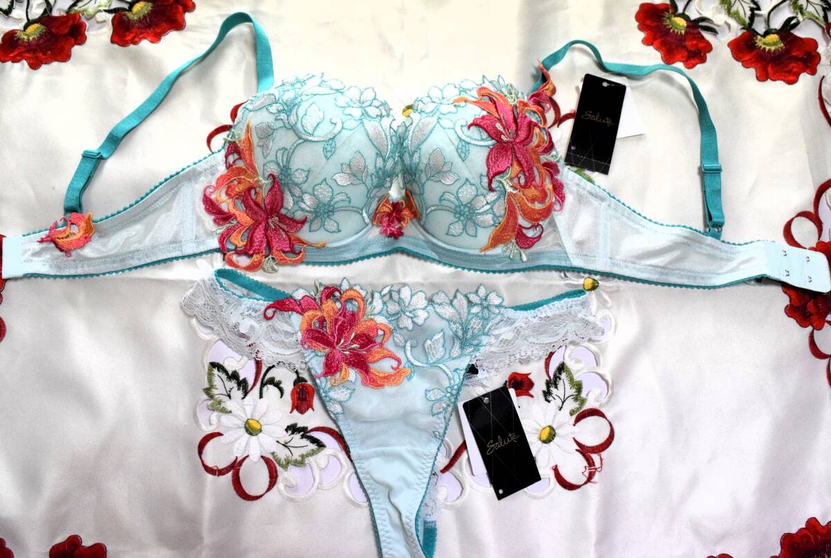 Yahoo!オークション - 新品・タグ付き ワコール サルート 53G・レト...