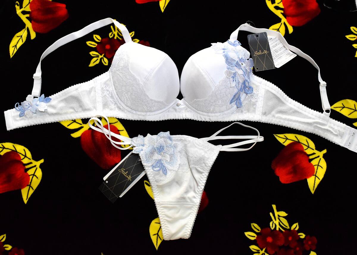 Yahoo!オークション - 新品・タグ付き ワコール サルート 75G・キュ...