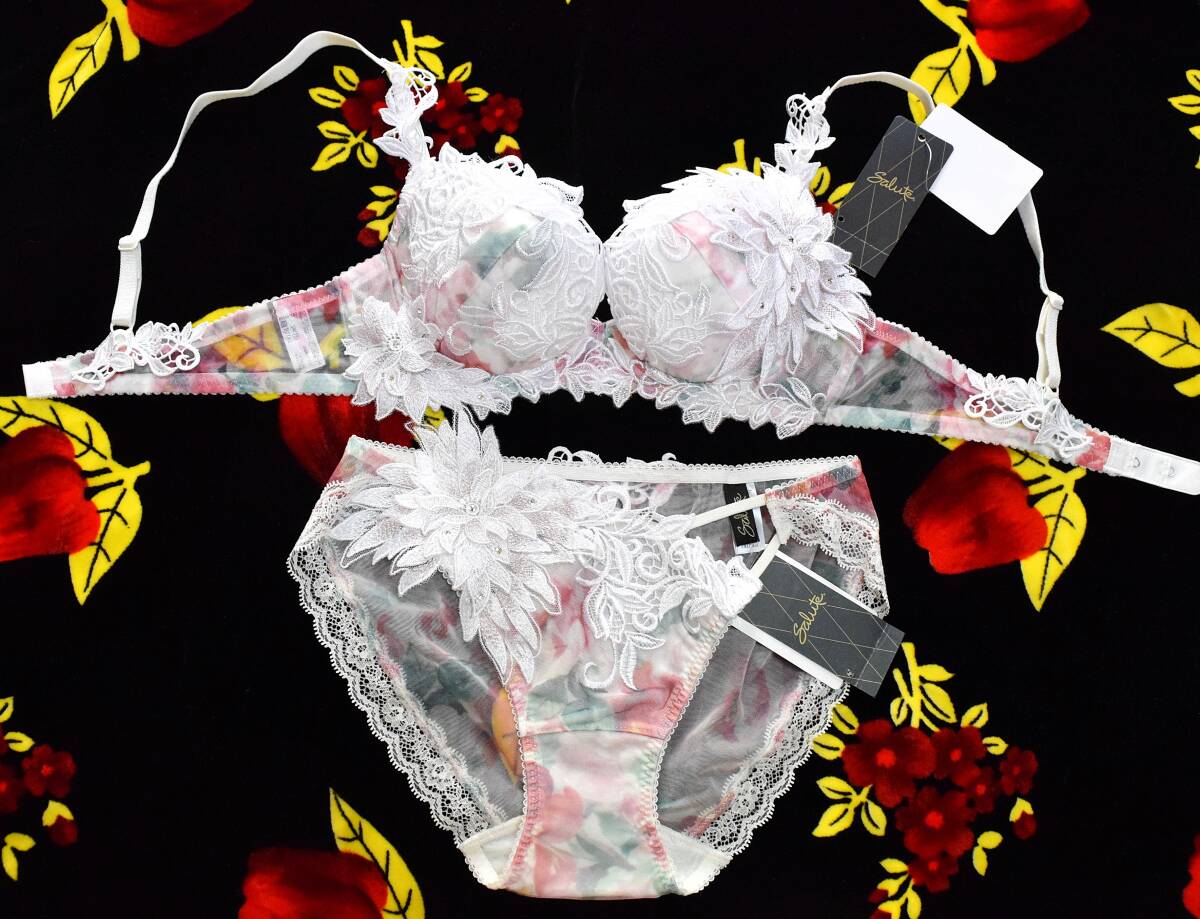 Yahoo!オークション - 新品・タグ付き ワコール サルート 62G・アー...