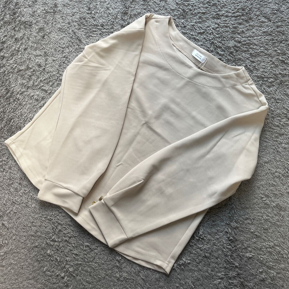 Yahoo!オークション - JEUNE MAMAN 袖ボタンプルオーバーベージュL ゆ...