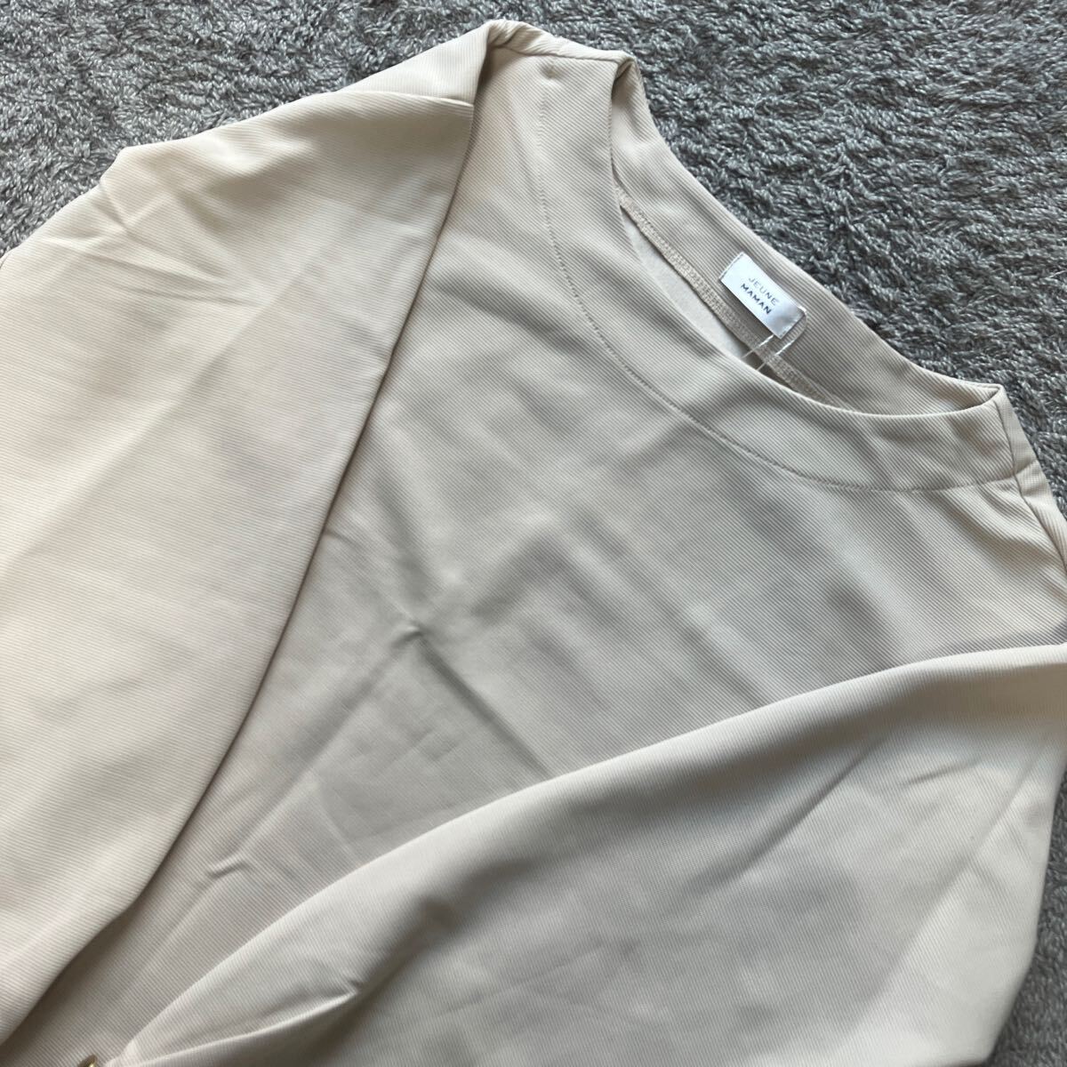 Yahoo!オークション - JEUNE MAMAN 袖ボタンプルオーバーベージュL ゆ...