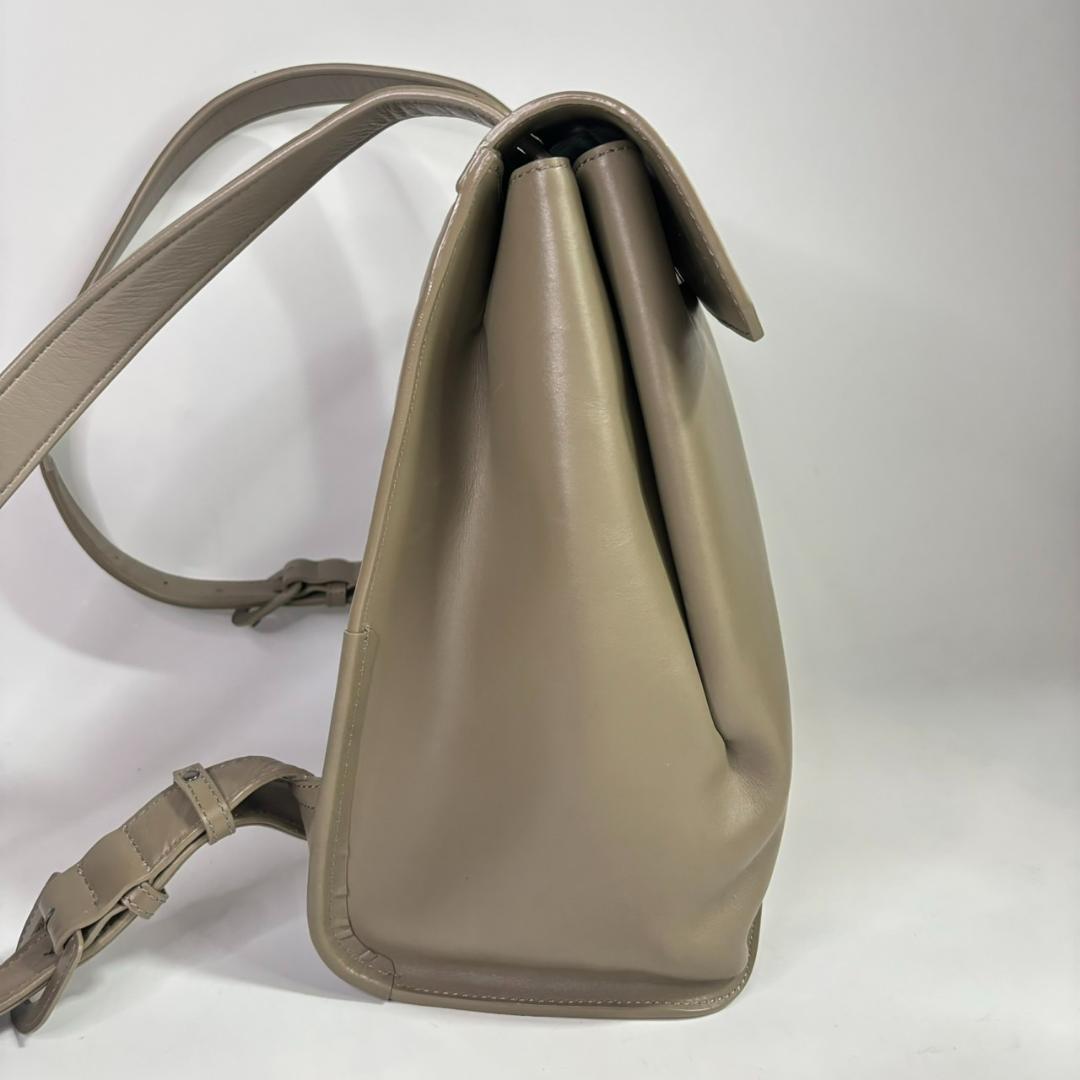 美品 土屋鞄 Nami ナミ スモールバックパック ライトカーキ 美品 土屋鞄 Nami ナミ スモールバックパック ライトカーキ