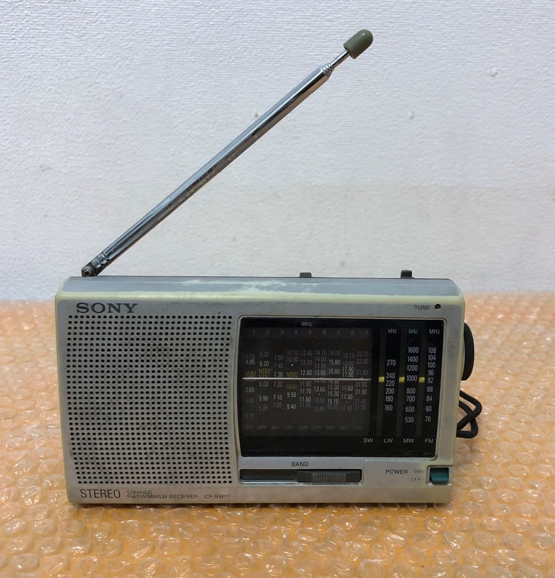 Yahoo!オークション - SONY ソニー ラジオ 12 BANDS FM/SW/MW/LW RECE...