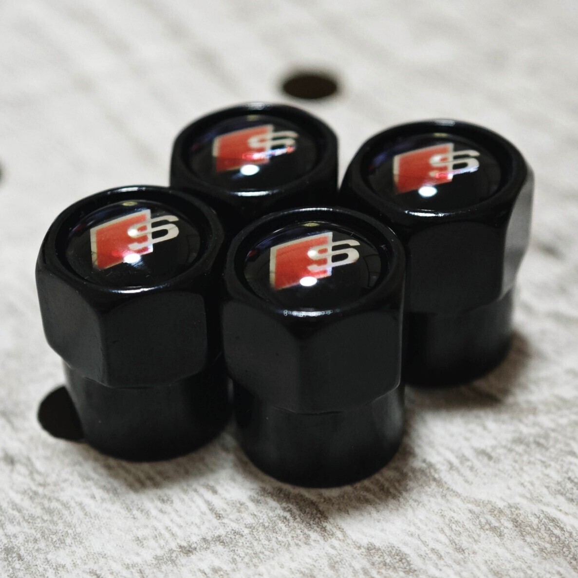 Yahoo!オークション - アウディ【S】タイヤ エアーバルブキャップ 4P【...