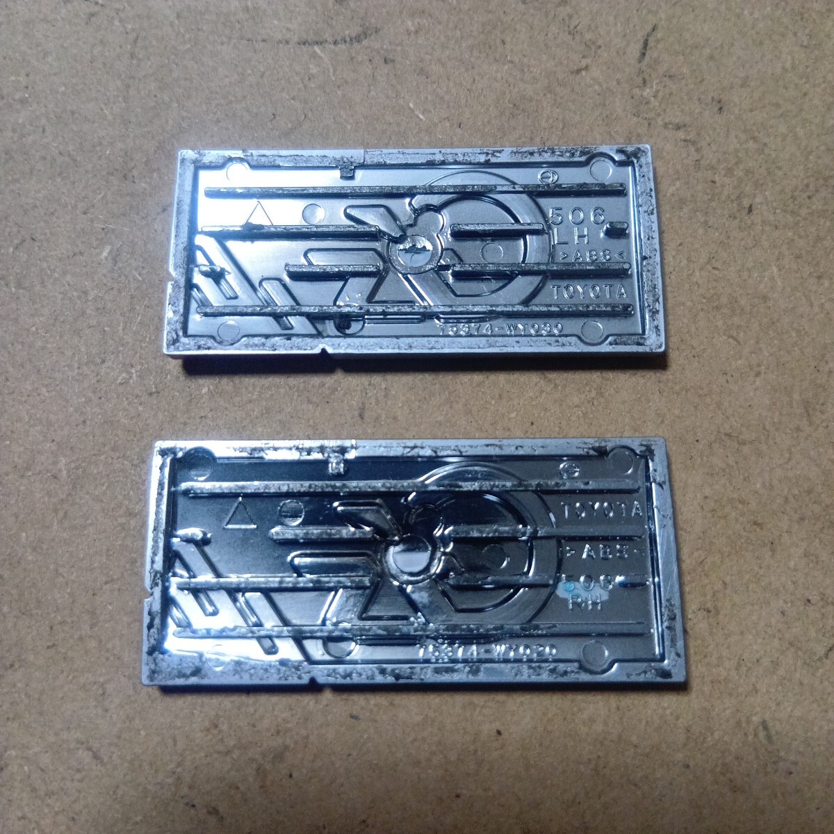 Yahoo!オークション - プリウス ZVW30 G's エンブレム 左右セット