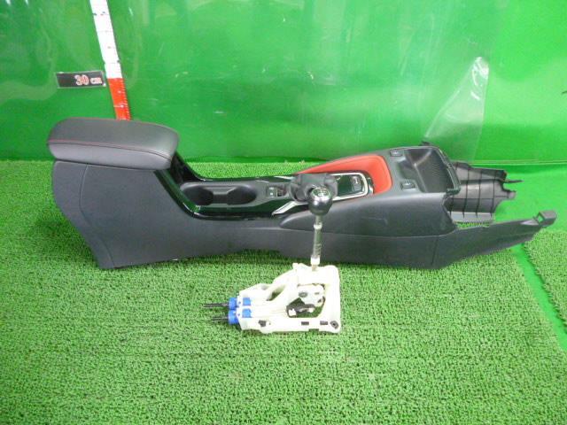 Yahoo!オークション - カローラスポーツ 3BA-NRE210H シフトレバー 335...