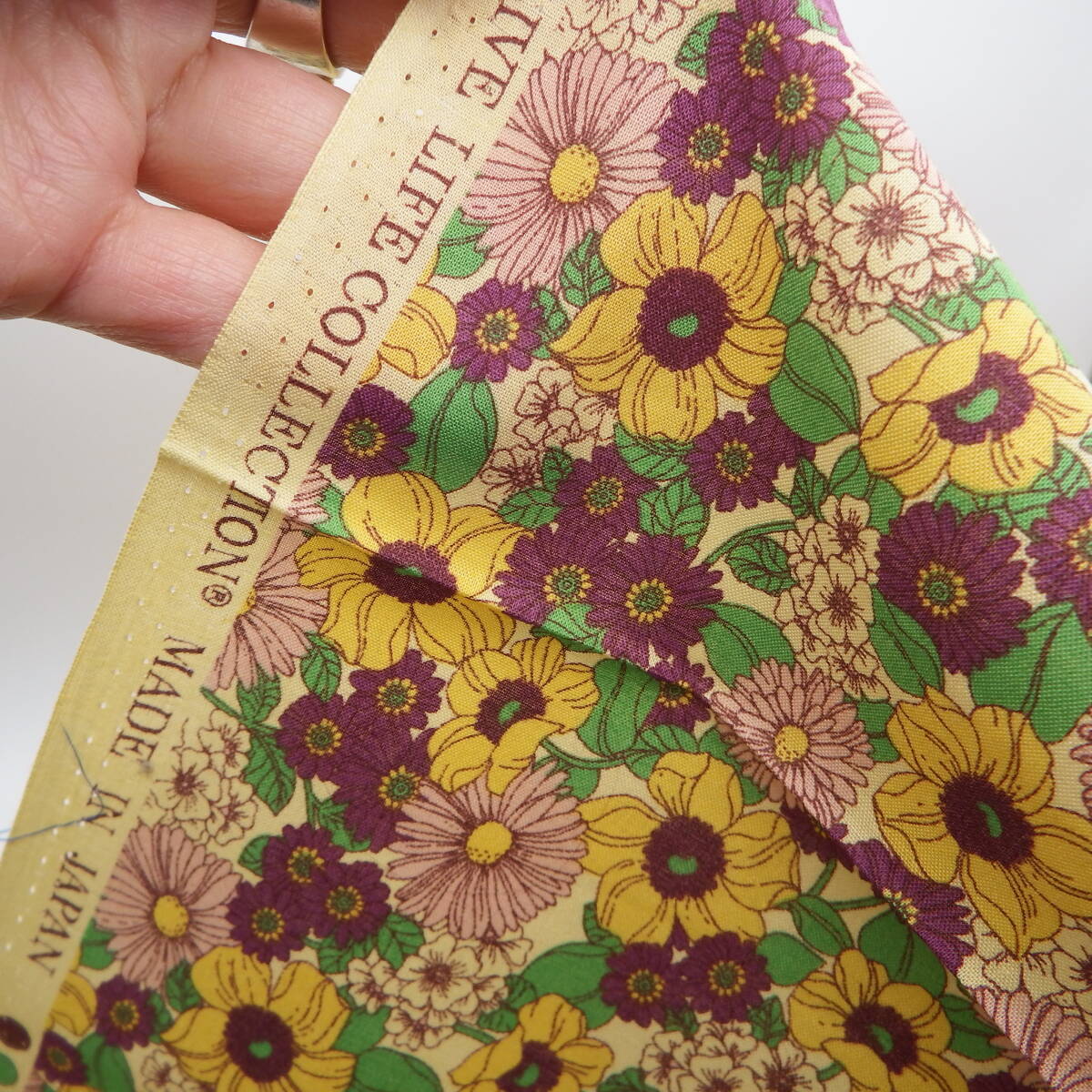 Yahoo!オークション - 生地 60ローン レトロフラワー イエロー 紫 YUWA...