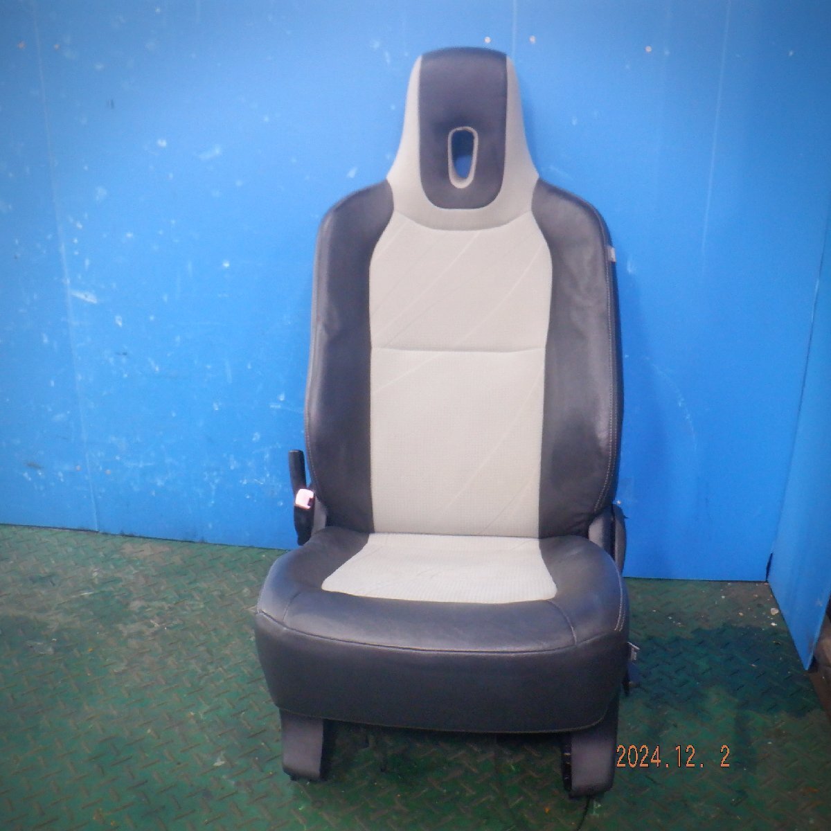 Yahoo!オークション - IQ/130G DBA-NGJ10 純正 アシスタントシート 33...