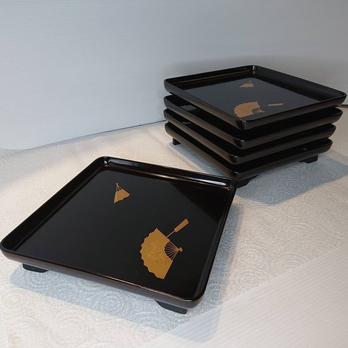 S01-1219 輪島塗 木製漆器 御膳 黒漆 金蒔絵 舞扇文様 五客まとめて(膳)｜売買されたオークション情報、yahooの商品情報をアーカイブ公開 - オークファン（aucfan.com）