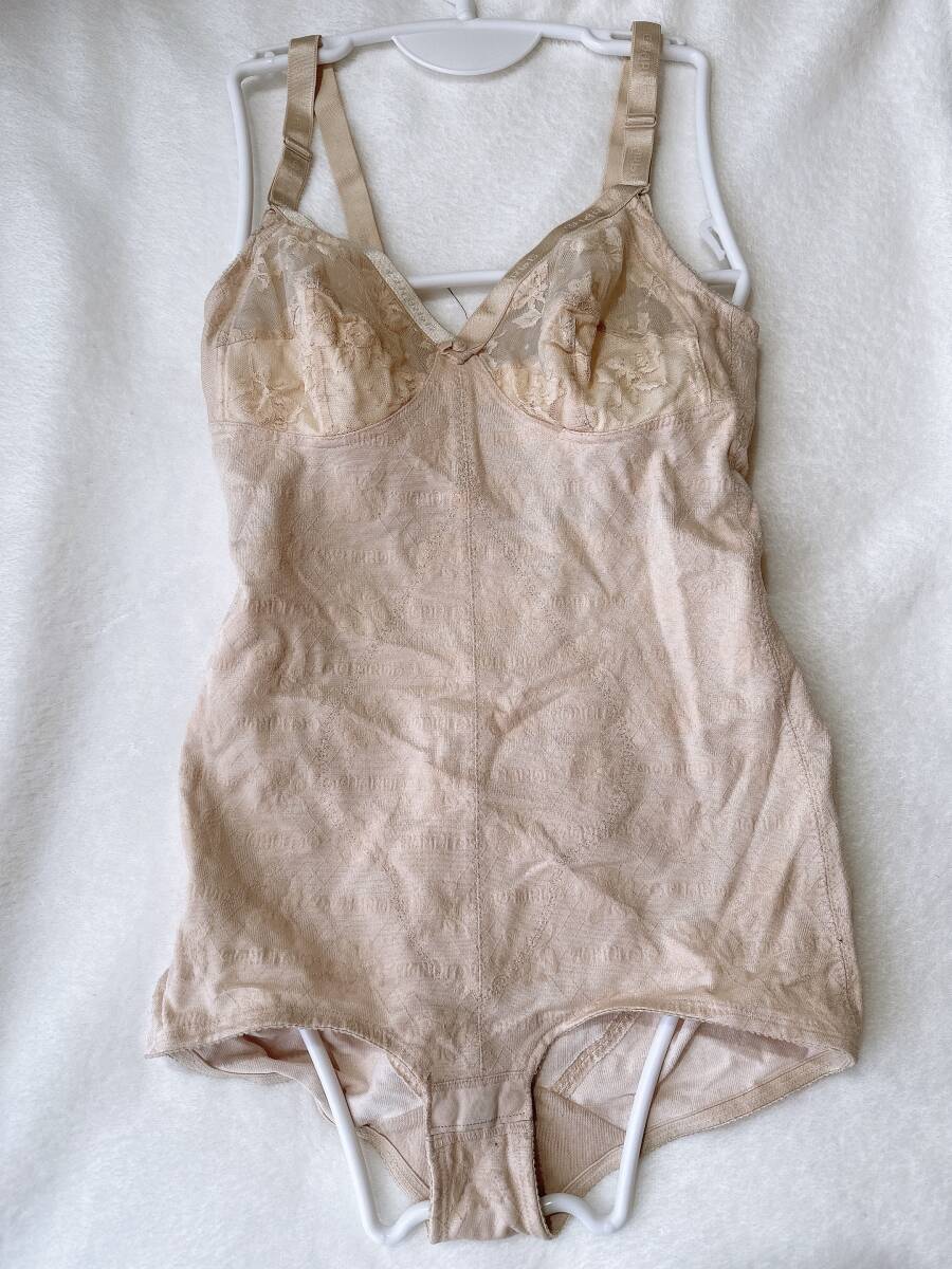 Yahoo!オークション - 279シャルレ 高級 ボディスーツ B80L