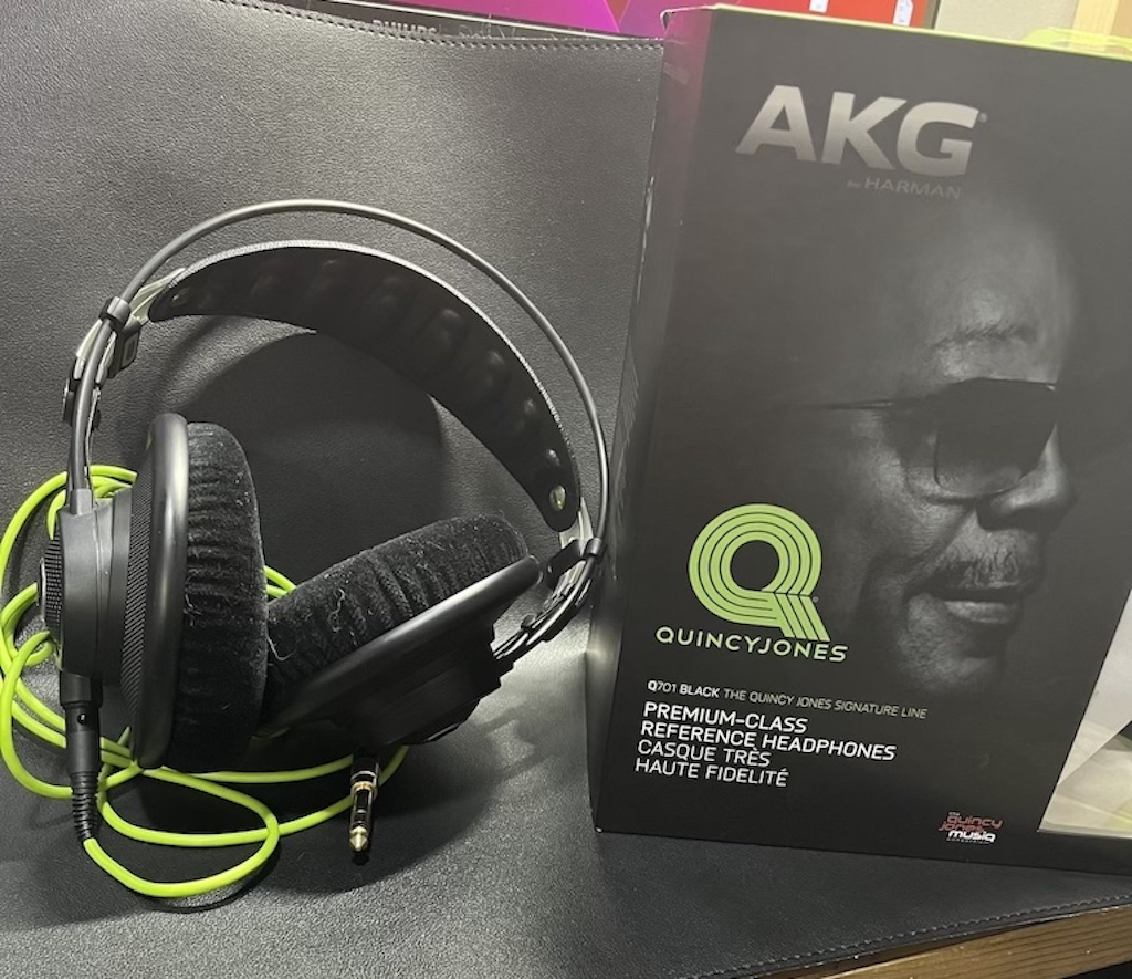 Yahoo!オークション - AKG Q701 ヘッドホン 【黒】【箱・純正ケーブル...