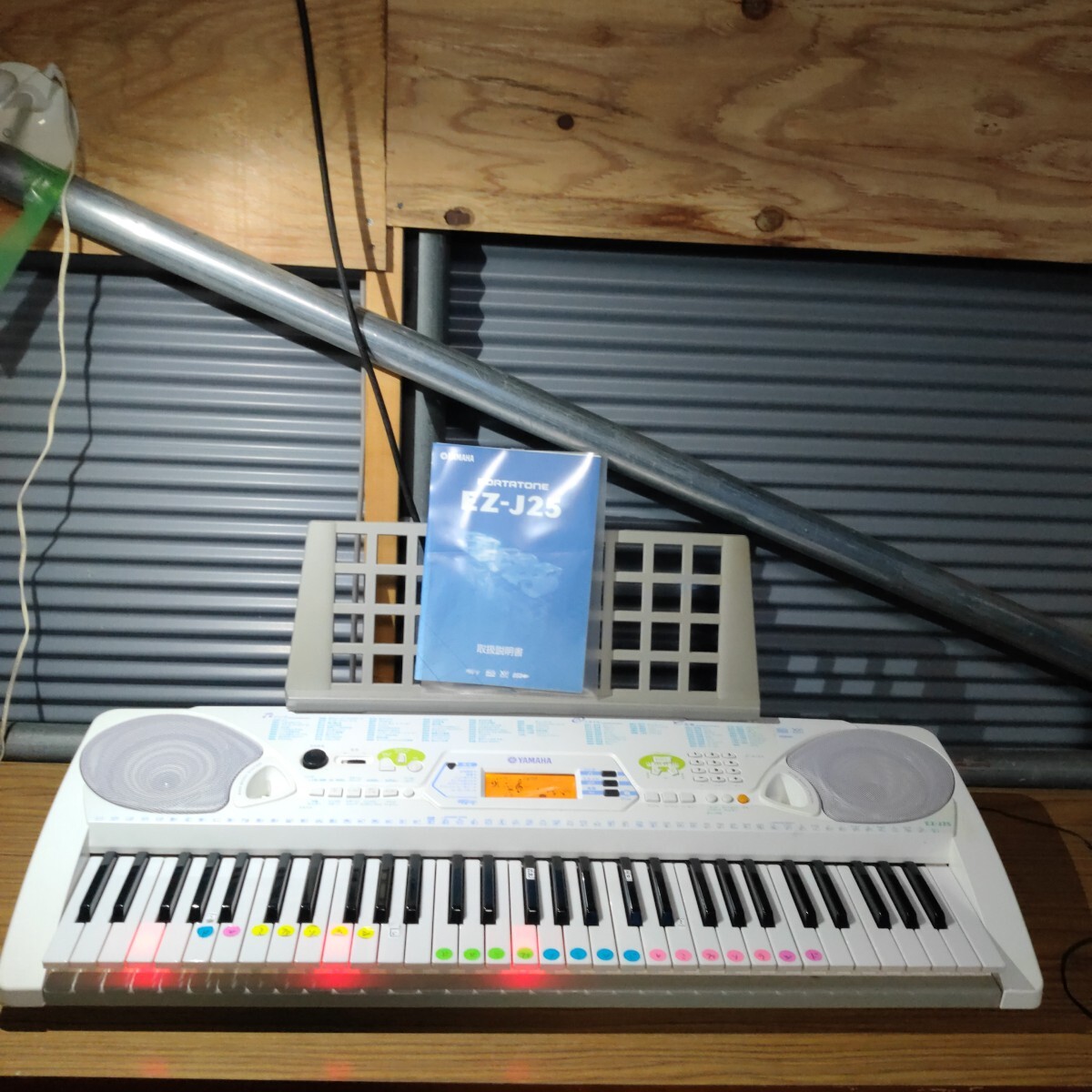 2123 YAMAHA ヤマハ 電子キーボード 電子ピアノ EZ-J25 光ナビゲーション(ヤマハ)｜売買されたオークション情報、yahooの商品情報をアーカイブ公開 - オークファン ...