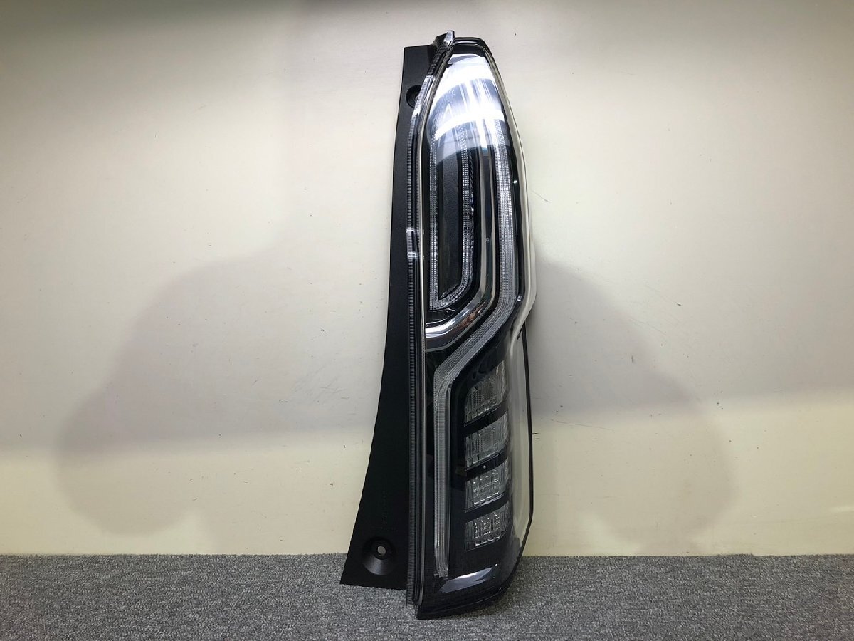 Yahoo!オークション - 83218 JF3/JF4 N-BOXカスタム 純正 右テールライ...