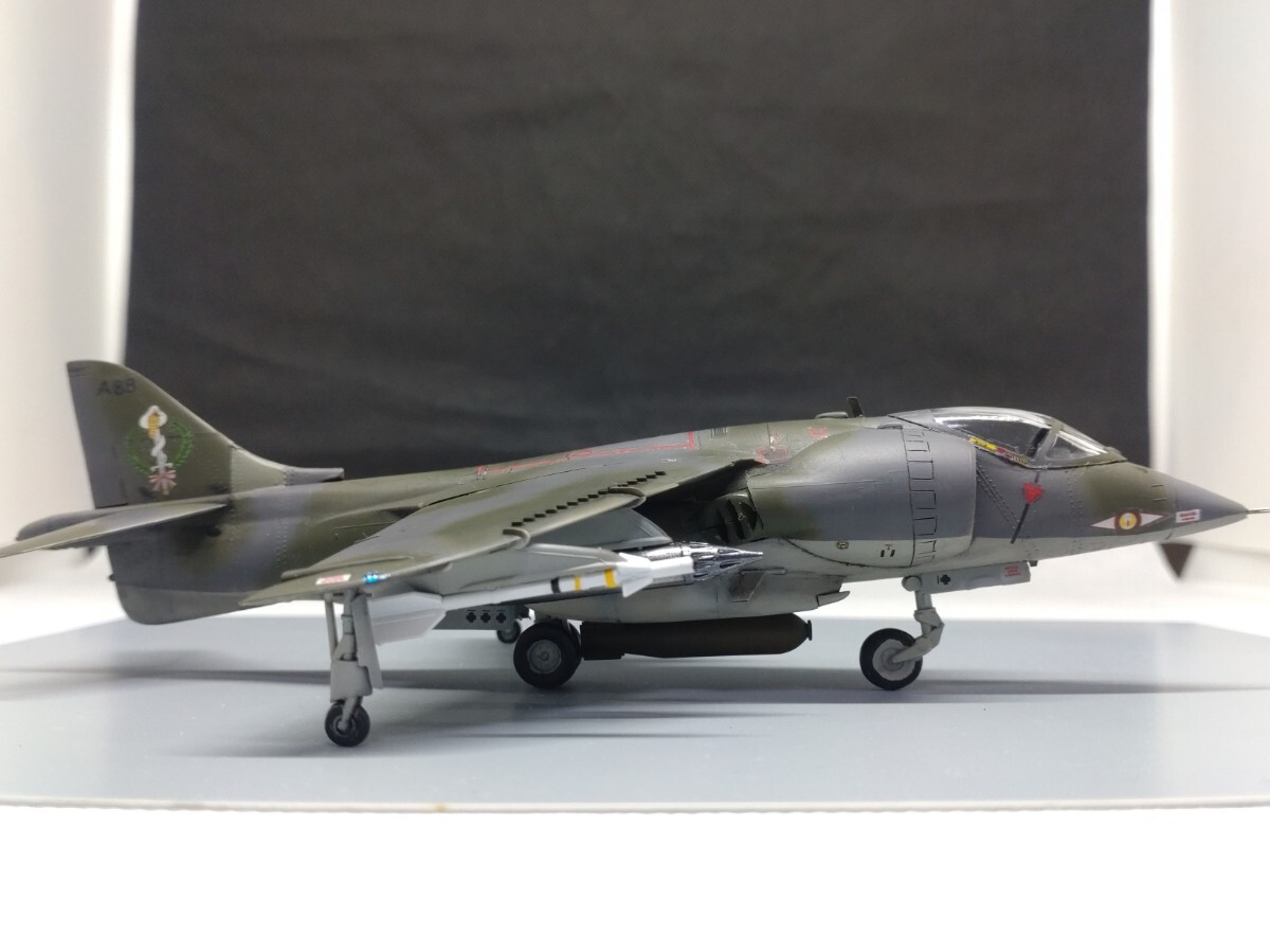 Yahoo!オークション - エリア88 1/72 AV-8A ハリアー キム・アバ機 塗...
