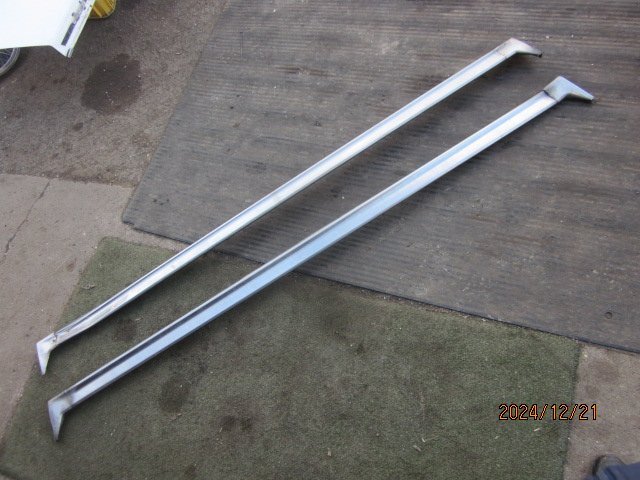 Yahoo!オークション - (0328)Y30 セドリック サイドシルモール 左右