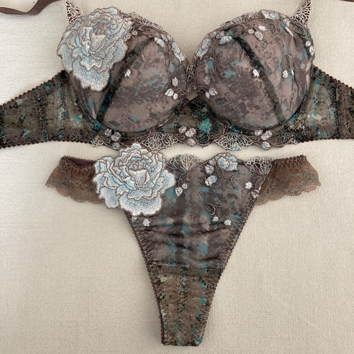 Yahoo!オークション - ワコール サルート 43Gプールサイド 補正下着 ブ...