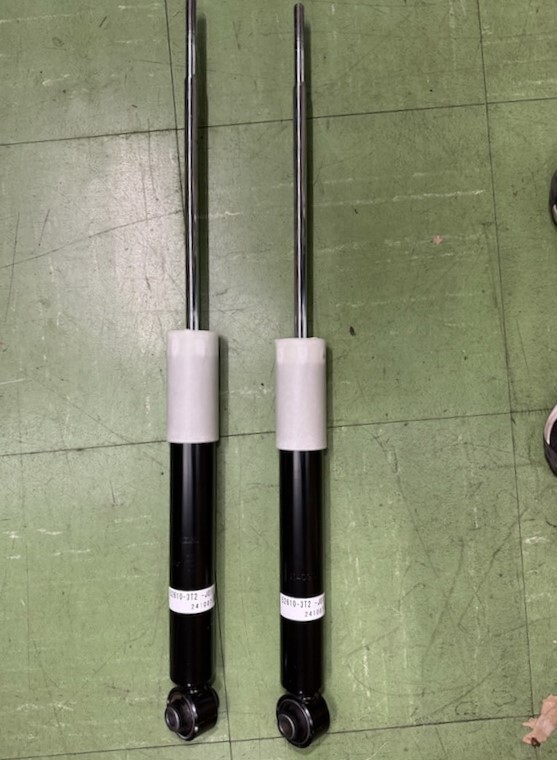 Yahoo!オークション - ステップワゴン RP8 純正サスペンション ショッ...