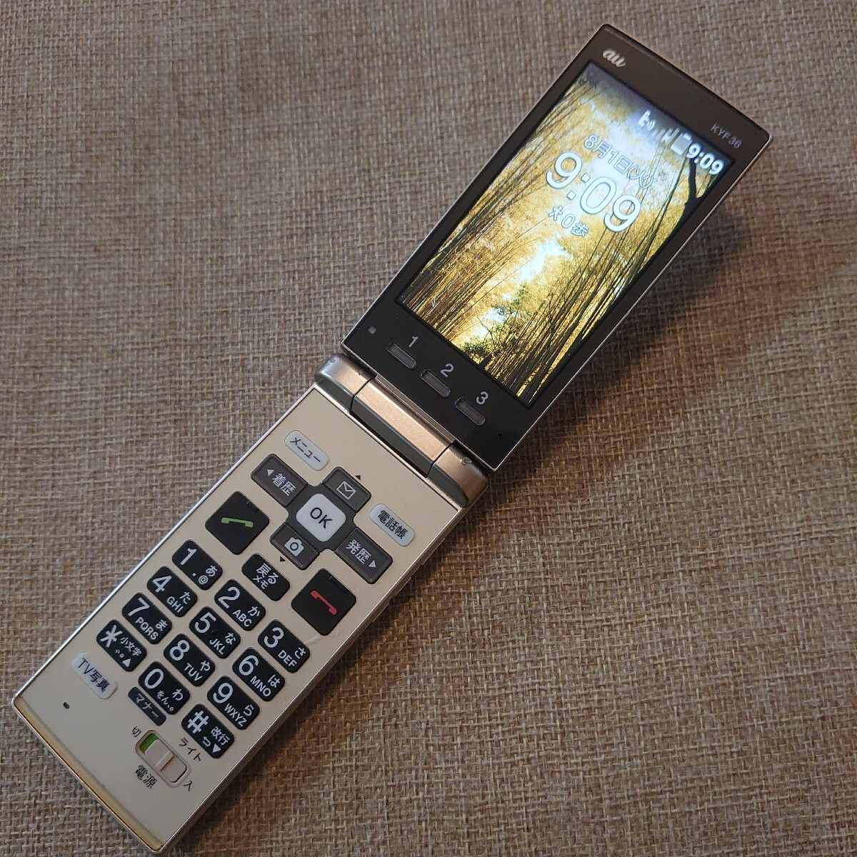 Yahoo!オークション - 美品 KYF36 au ゴールド