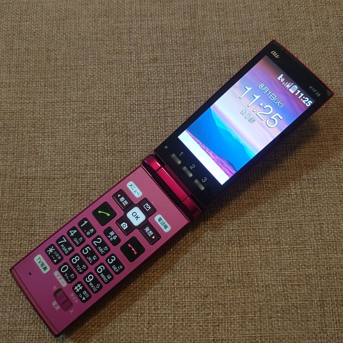 Yahoo!オークション - 美品 KYF38 au 赤