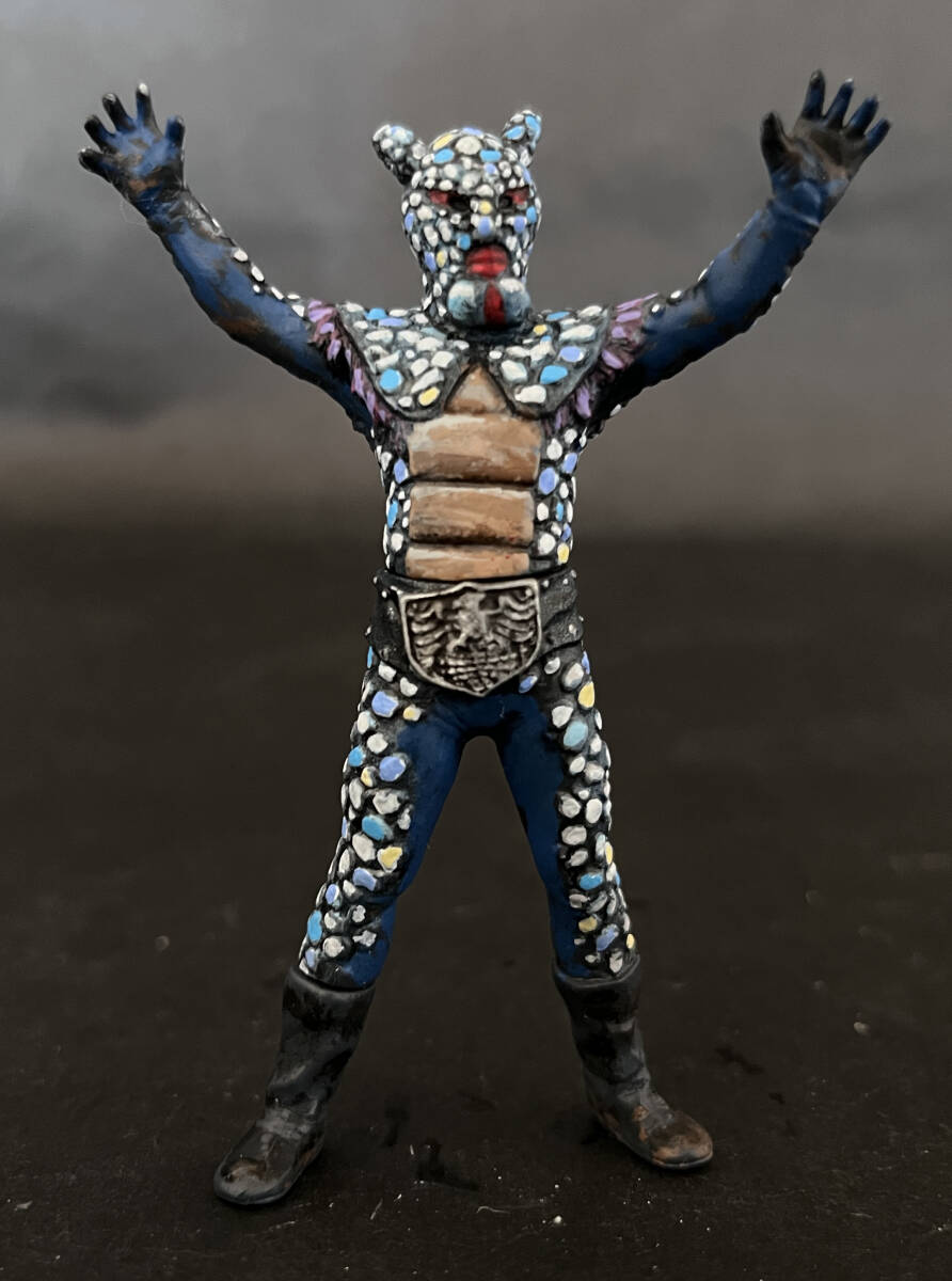 Yahoo!オークション - 仮面ライダーHG リペイント アルマジロング 完成...