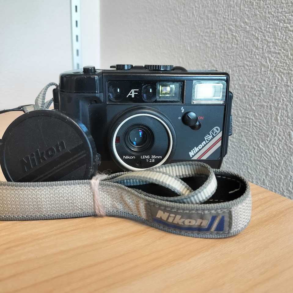 Yahoo!オークション - ジャンク Nikon L35 AW AD ブラック フィルムカ...