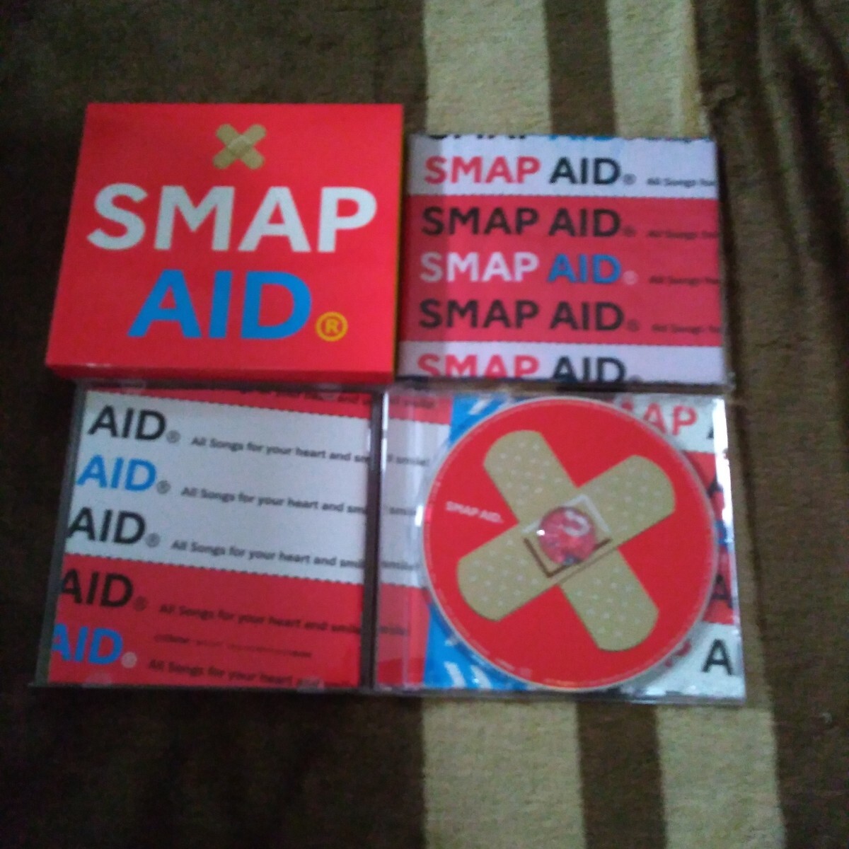 Yahoo!オークション - SMAP AID 初回限定盤 赤 ハンカチ付き ベストCD...