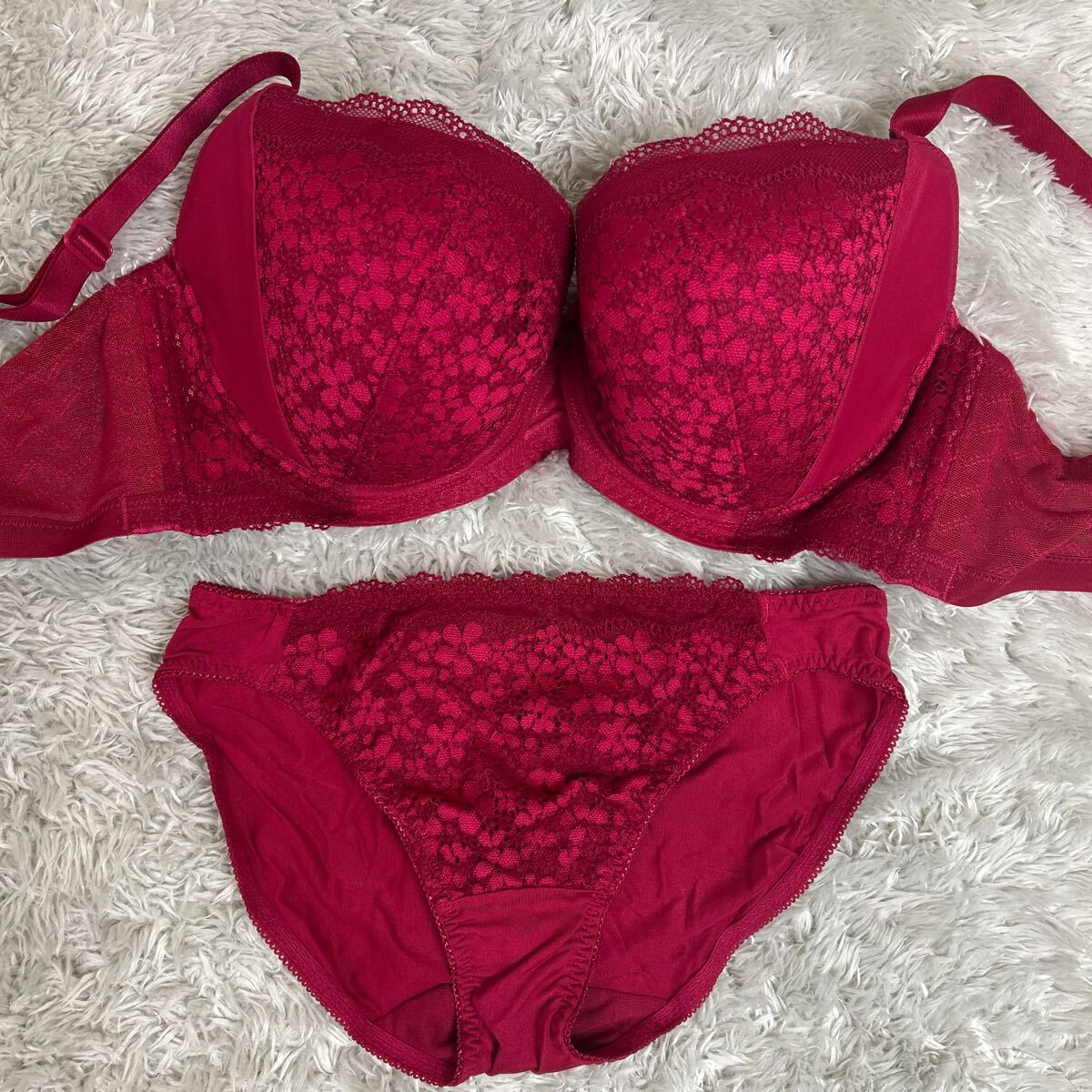 Yahoo!オークション - トリンプ 赤ブラジャー F70 補正下着 ウエディン...