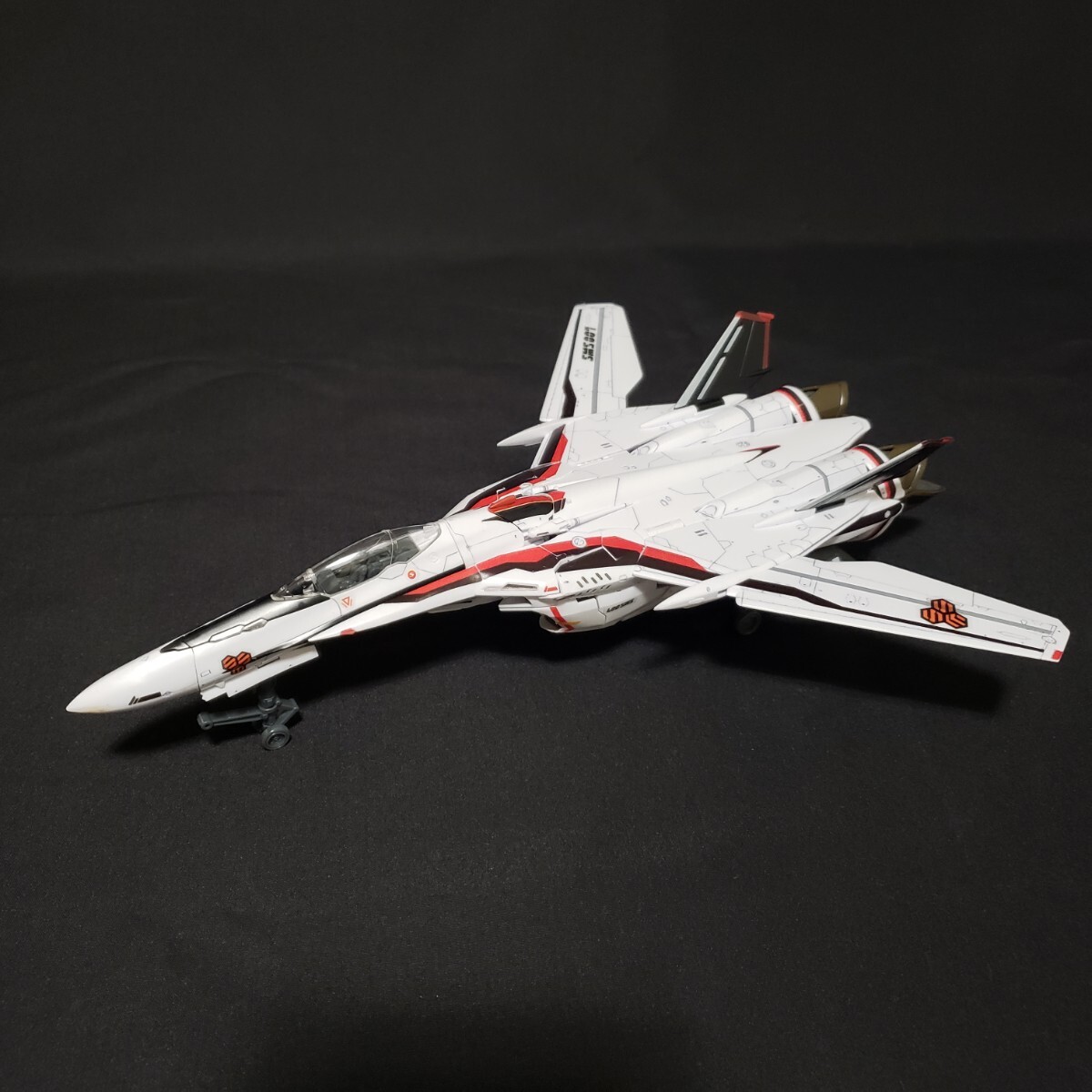 1/72 VF-25F メサイヤ バルキリー アルト機 組立済み完成品(マクロス)｜売買されたオークション情報、yahooの商品情報をアーカイブ公開 - オークファン（aucfan.com）