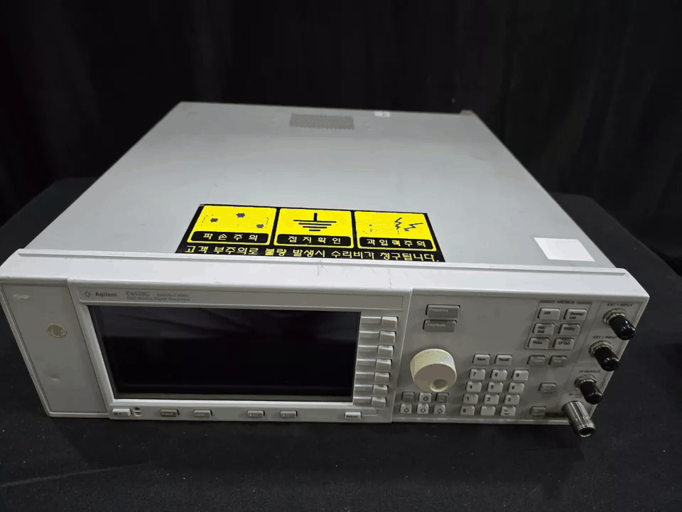 Yahoo!オークション - [NBC]「現状販売・部品取り用」Agilent E4428C ...