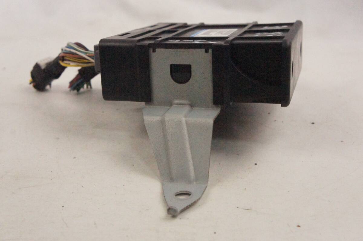 Yahoo!オークション - ECU U62V AT 4WD ミニキャブバン外し 1860A875 ...