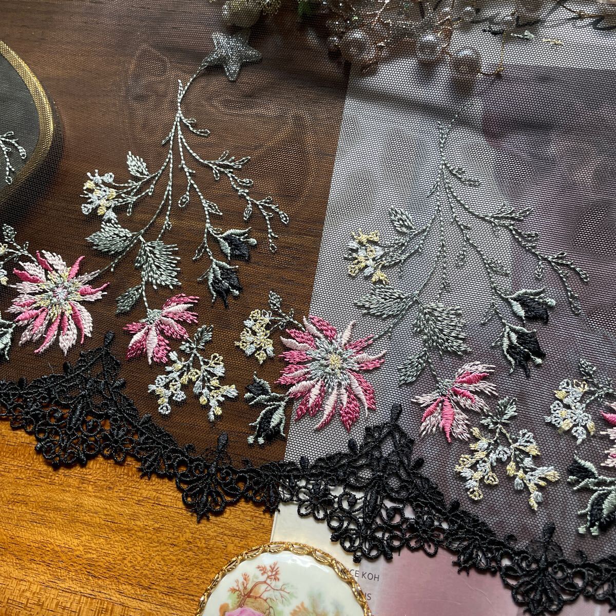 Yahoo!オークション - 1m 金糸銀糸入り チュールレース P4-57