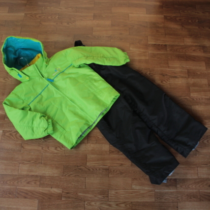 IGNIO イグニオ とっても素敵な定番サイズ調整機能付きスキーウェアー上下セット サイズ120(105cm～)｜売買されたオークション情報、yahooの商品情報をアーカイブ公開 ...