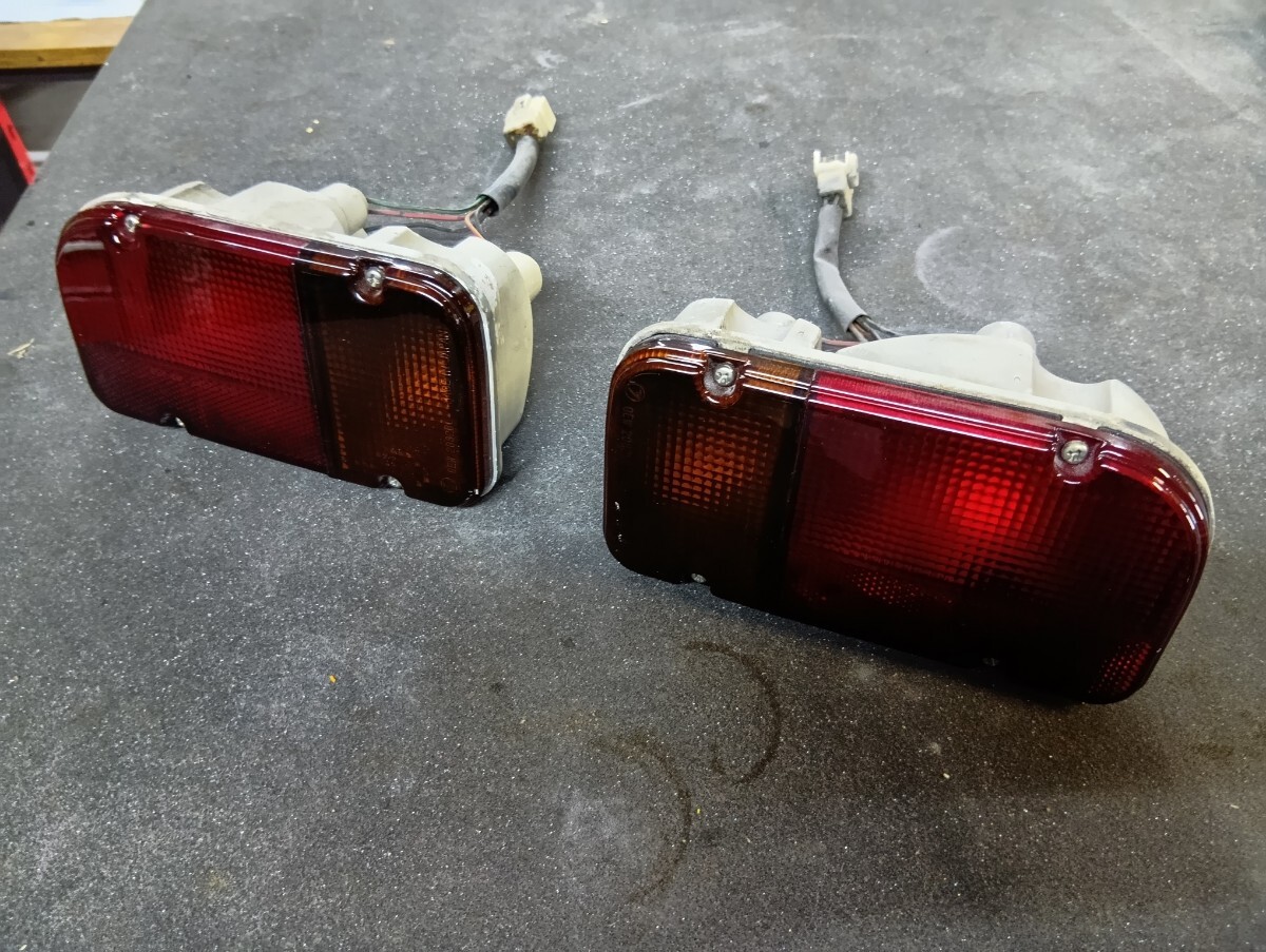 スモーク塗装 スバル サンバートラック KS3 KS4 TT1 TT2 テールライト スモークテール 左右セット(テールライト)｜売買されたオークション情報、yahooの商品情報をアーカイブ ...