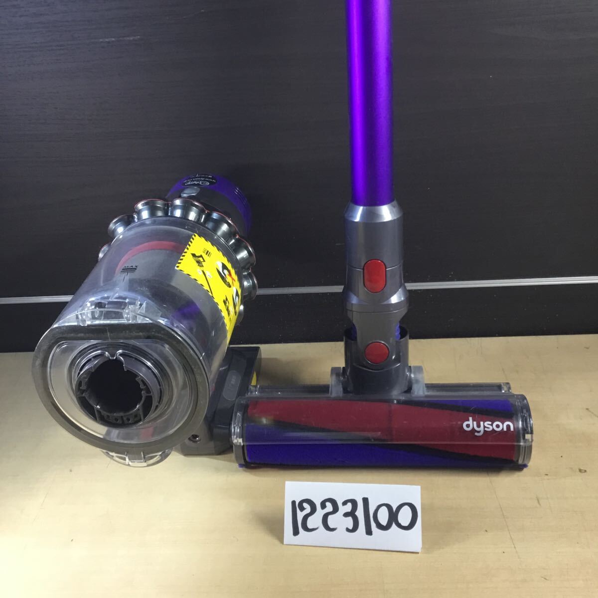 Yahoo!オークション - (1223100G) dyson SV12サイクロン式コードレスク...