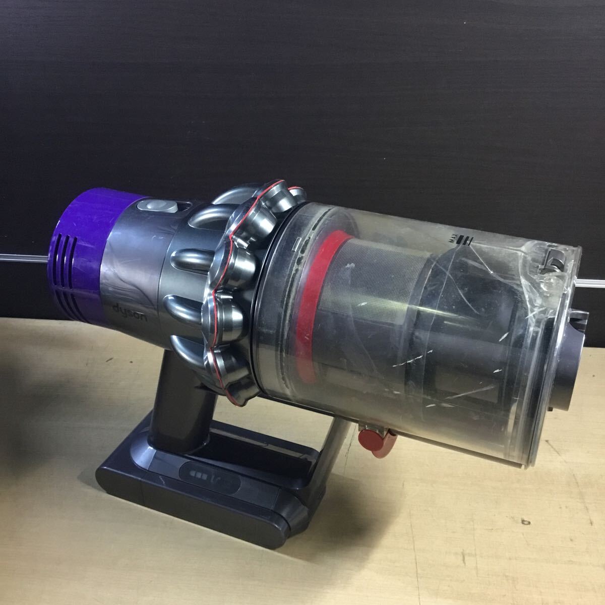 Yahoo!オークション - (1223107G) dyson SV12サイクロン式コードレスク...