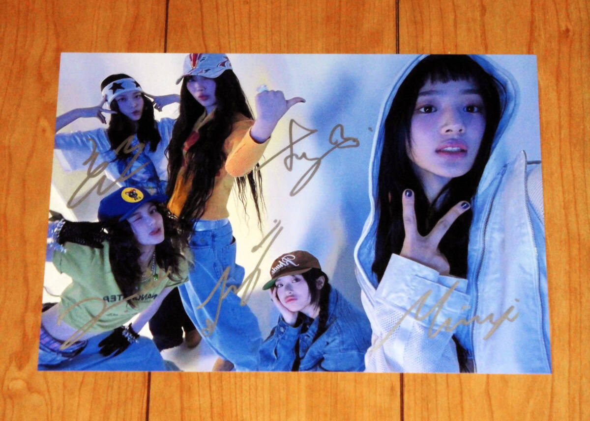 Yahoo!オークション - NewJeans 大型スチール写真(A4サイズ) ① 直筆サ...