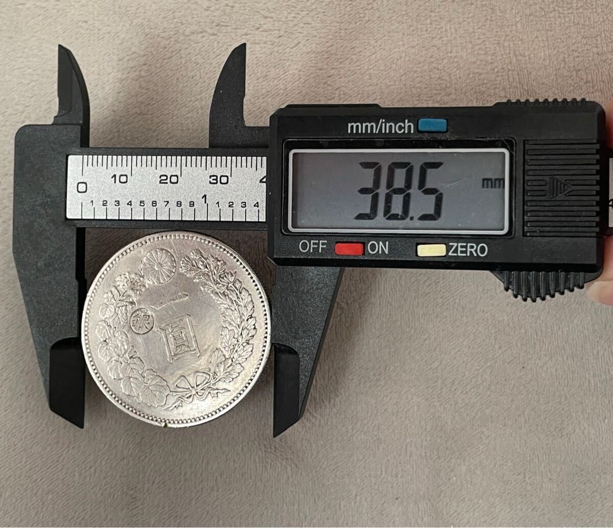 Yahoo!オークション - 古銭 明治18年一圓銀貨 26.82g 左丸銀