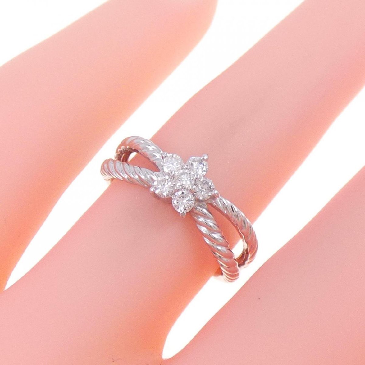 Yahoo!オークション - K18WG フラワー ダイヤモンド リング 0.21CT