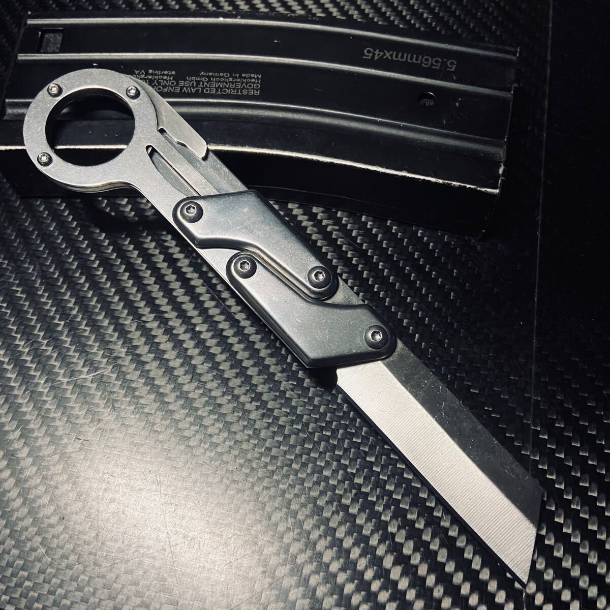 Yahoo!オークション - 独特のデザイン 折りたたみナイフ 重量感121g 全...