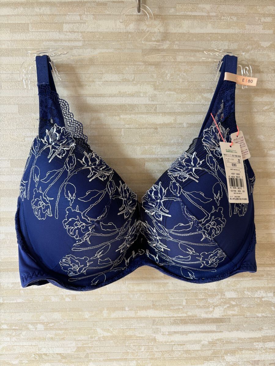 Yahoo!オークション - E80」トリンプ 夢みるブラ DeepV 全面花柄 ブラ...