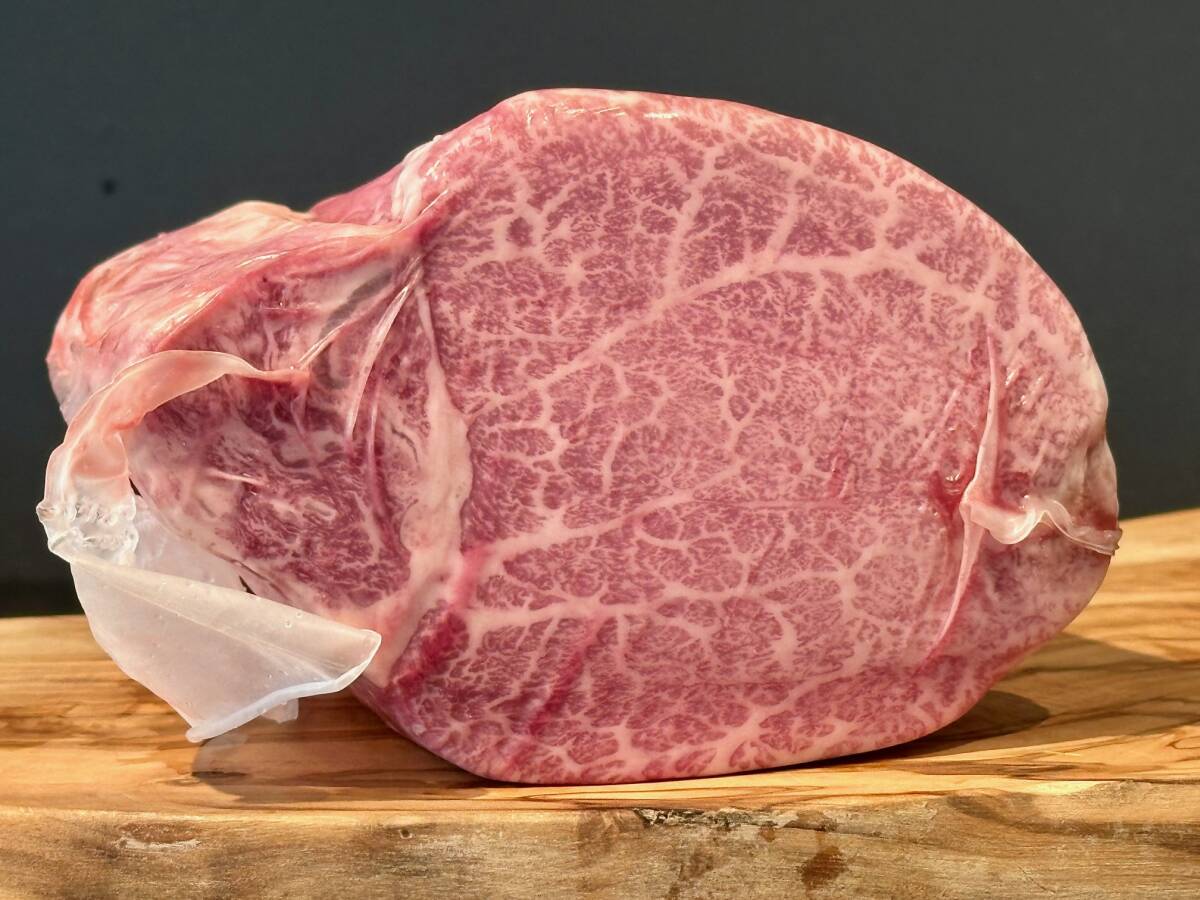 Yahoo!オークション - 最高級/A5【黒樺牛】黒毛和牛ヒレブロック 960g...