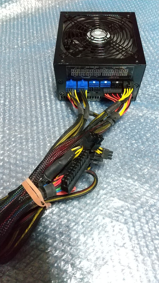 SILVERSTONE 600W 電源ユニット ATX電源 SST-ST60F-P プラグイン(550W～)｜売買されたオークション情報、yahooの商品情報をアーカイブ公開 - オークファン ...