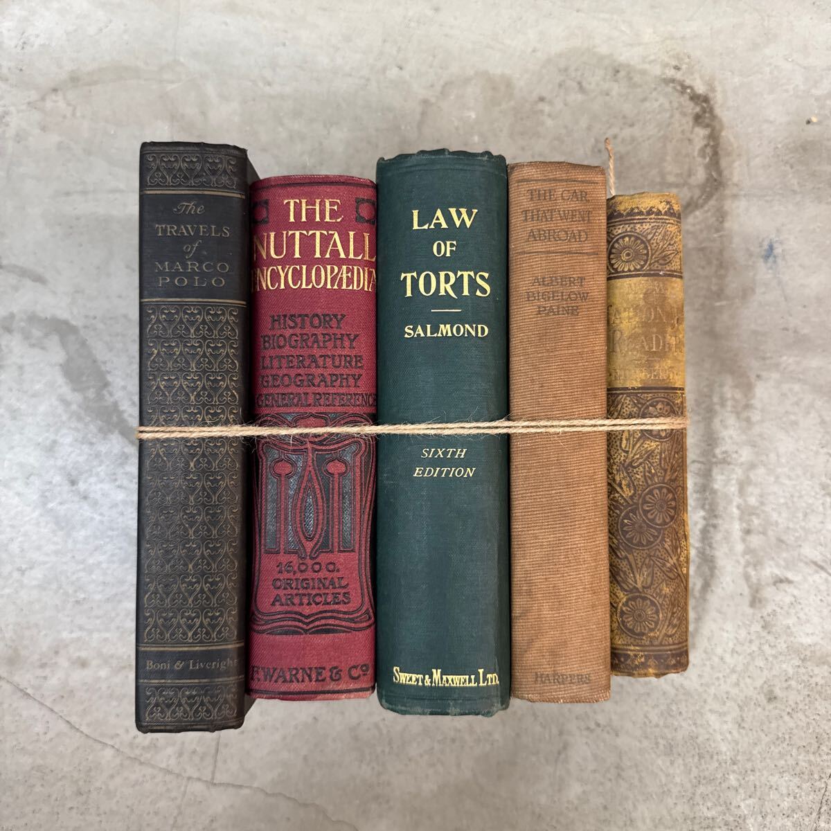 a1206-8.洋書 ハードカバー ディスプレイ用 まとめ ディスプレイ display インテリア interior 小物 装飾 内装 背景 Design デザイン(洋書)｜売買された ...