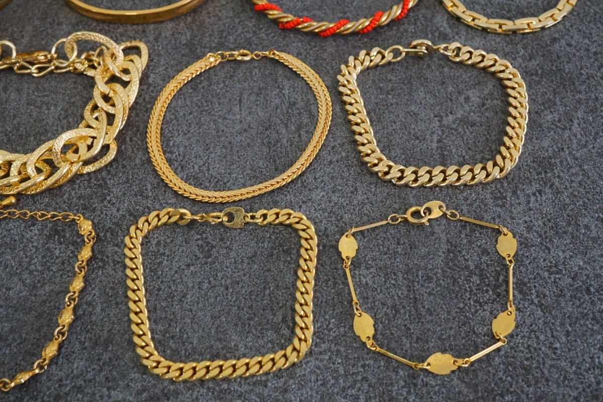 Yahoo!オークション - B167 海外製含む ゴールドカラー ブレスレット ...