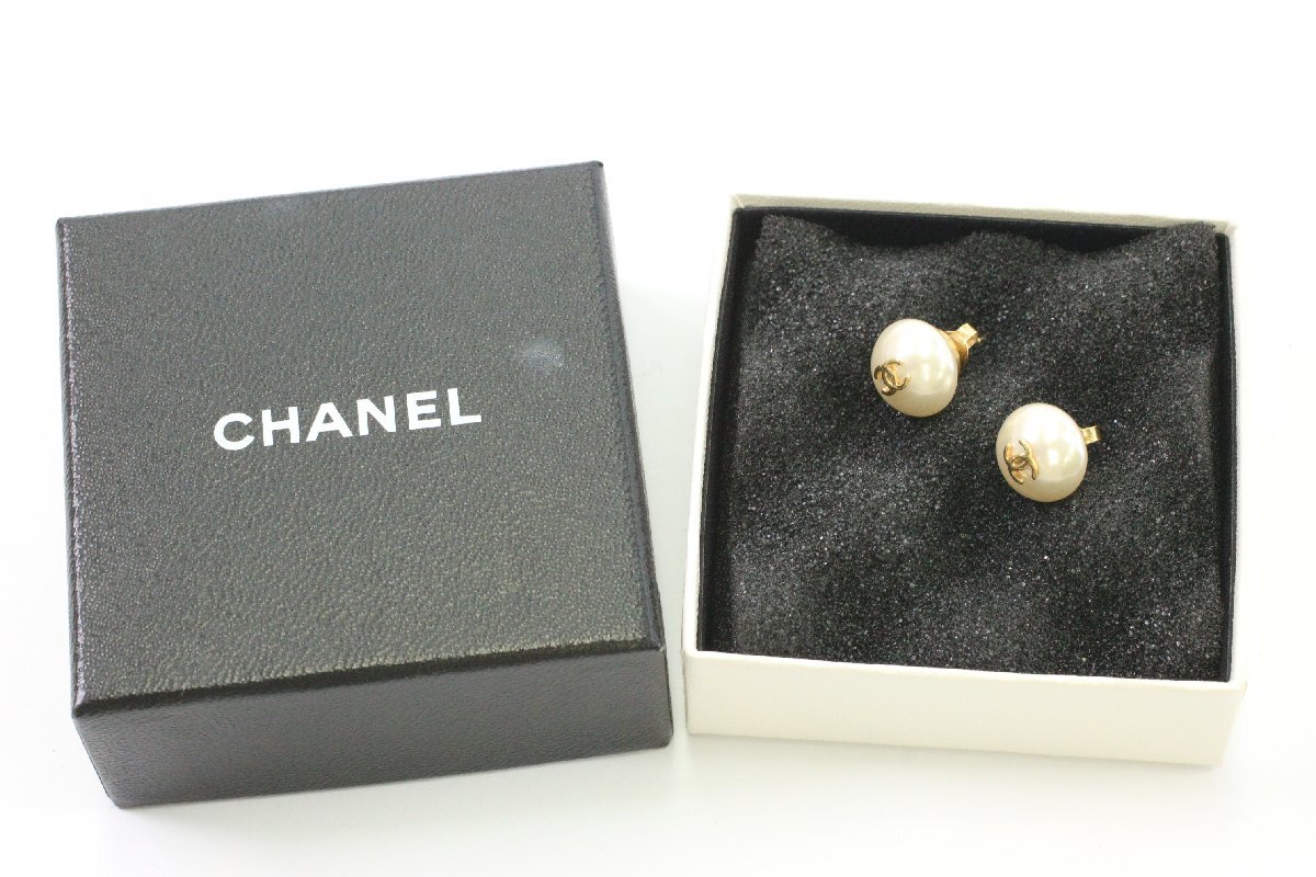 CHANEL シャネル 98P ココマーク フェイクパール ピアス レディース アクセサリー 3348-A(ピアス)｜売買されたオークション情報、yahooの商品情報をアーカイブ公開 ...