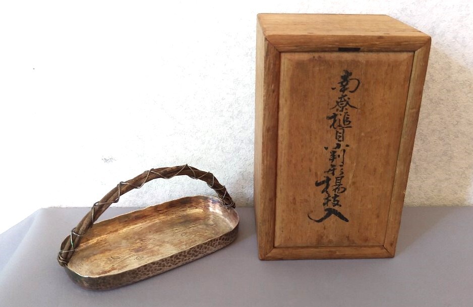 戦前 南尞槌目小判形楊枝入 純銀製 刻印 大阪 生駒時計店謹製 重量＝33g 桐共箱 時代資料(その他)｜売買されたオークション情報、yahooの商品情報をアーカイブ公開 - オークファン ...