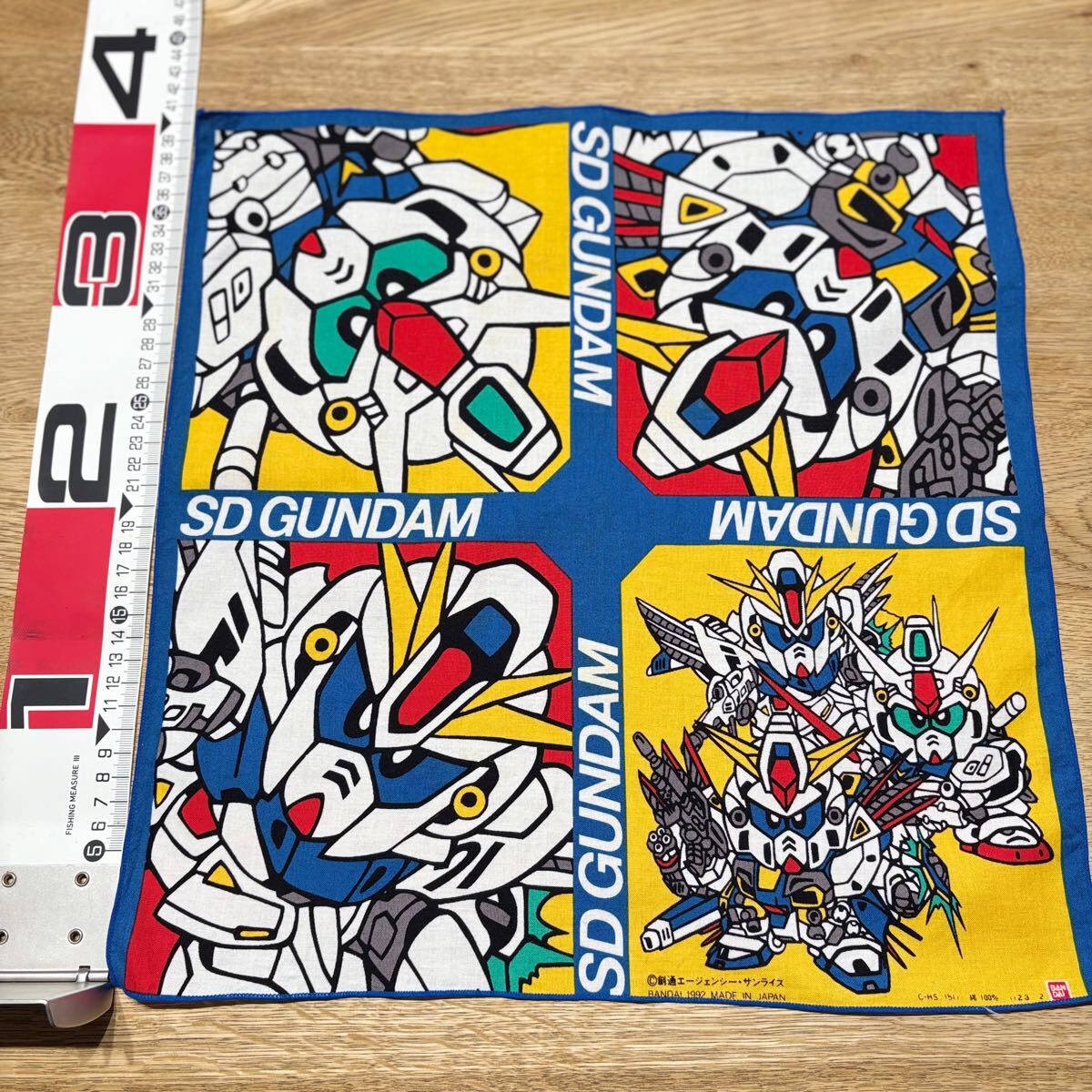 Yahoo!オークション - SDガンダム 大判サイズ ハンカチ 1992年 バンダ...